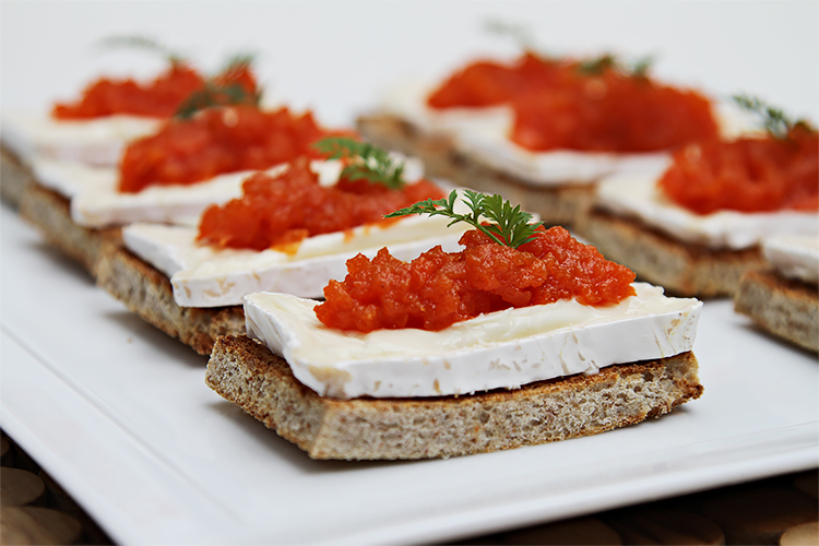 Carrot jam & crème cheese toasts | Recipe | Food & Style